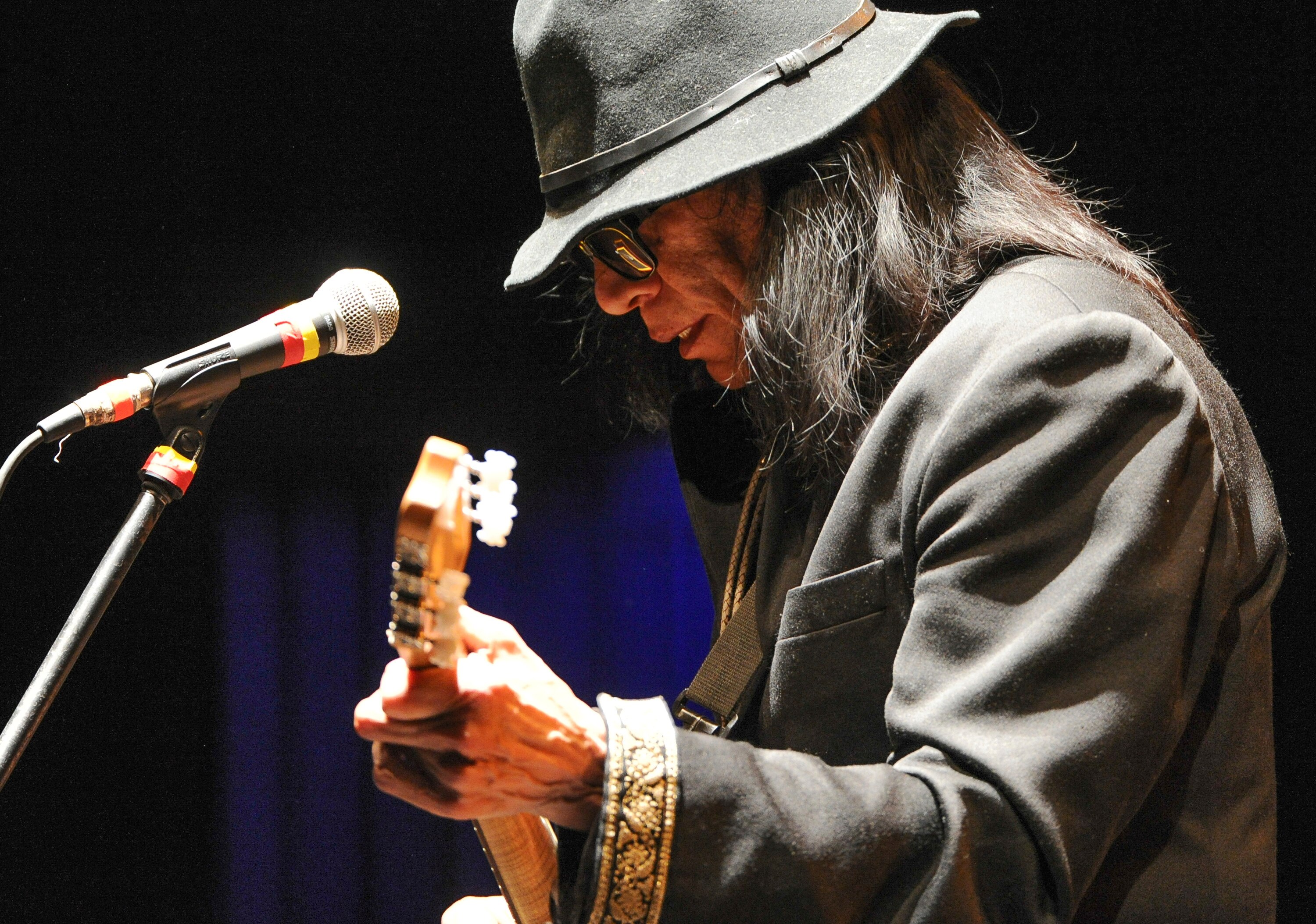 Sixto Rodriguez, subject of Searching for Sugar Man documentary, dies ...