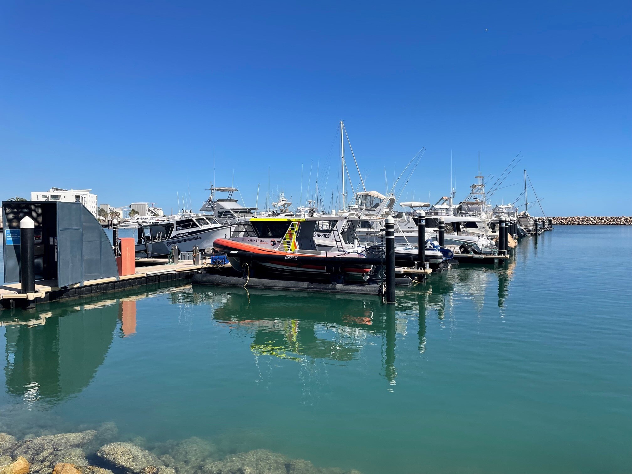 Geraldton fisherman rescued from ocean after freak wave capsizes boat ...