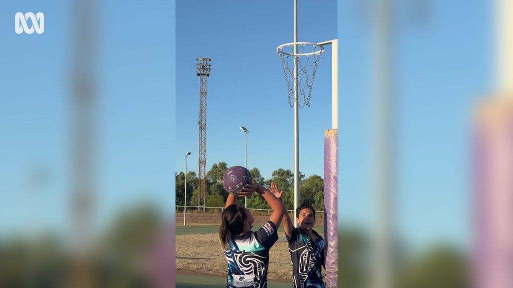 Meet the first ever all-boys netball team from Mount Isa - ABC News