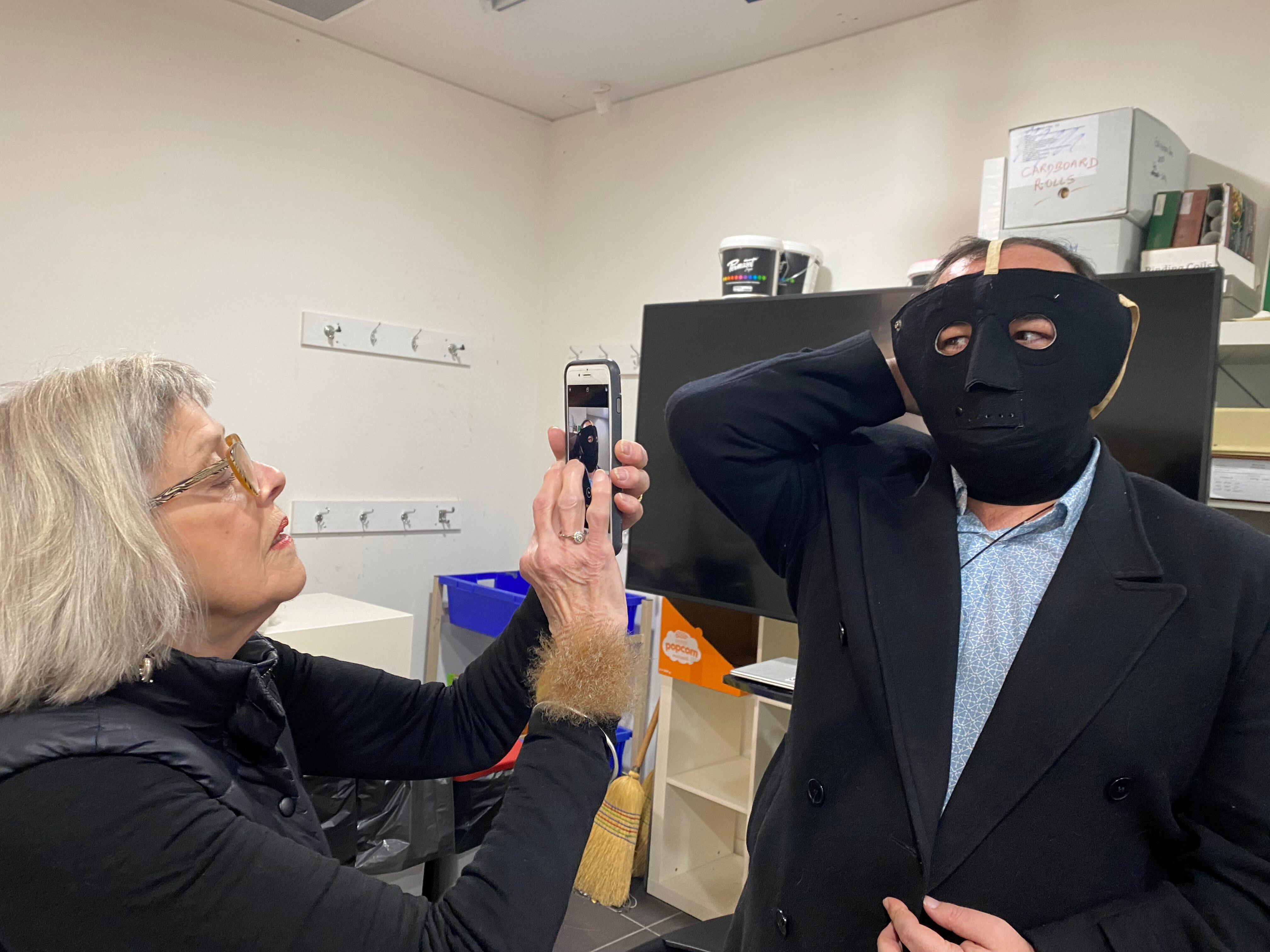 Handed-down clothes receive a new lease of life in Wagga Wagga - ABC listen