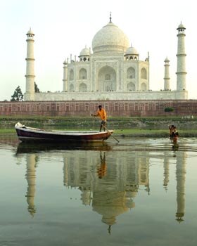 Pollution turns Taj Mahal yellow - ABC News
