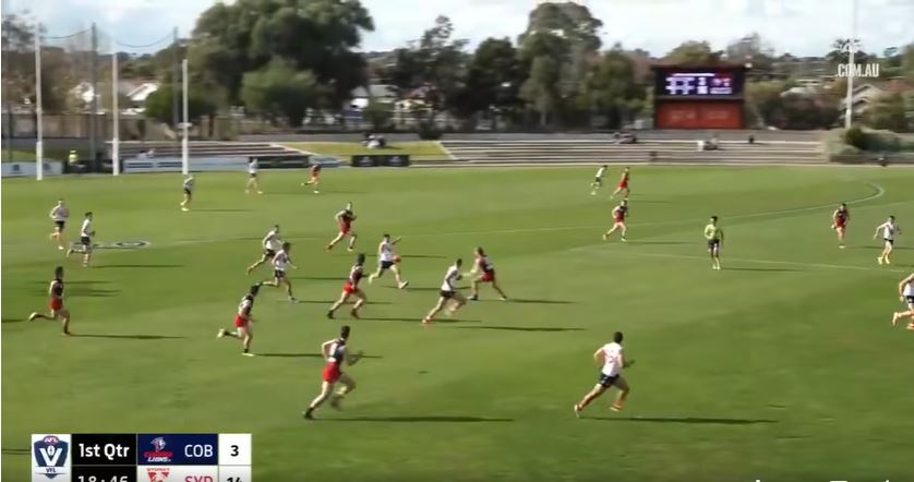 VFL player Jordan Endemann kicks mind-blowing goal from backline - ABC ...