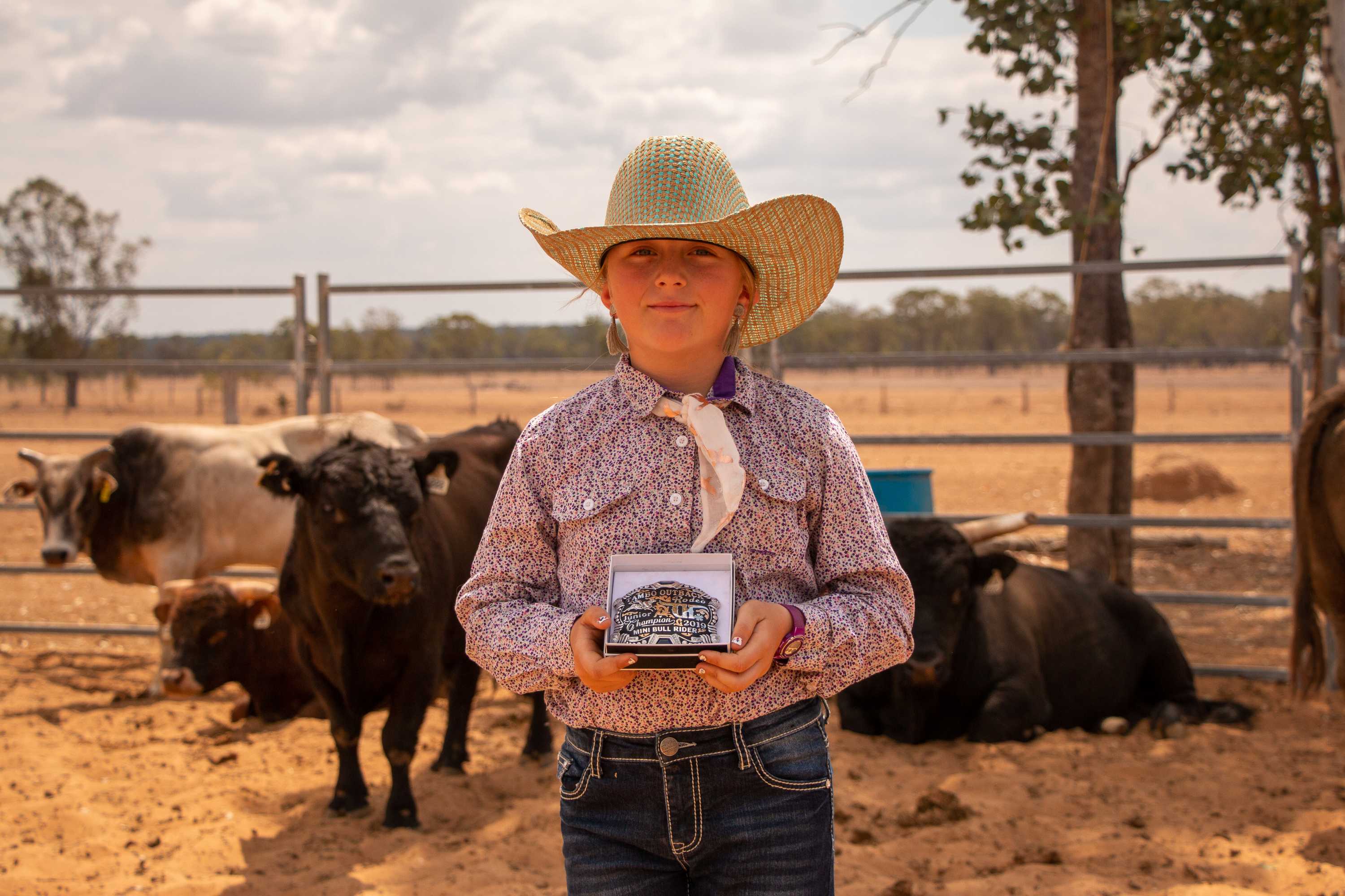 Cowgirl Riley O'Dell beats the boys to junior bull ride buckle, has Las ...