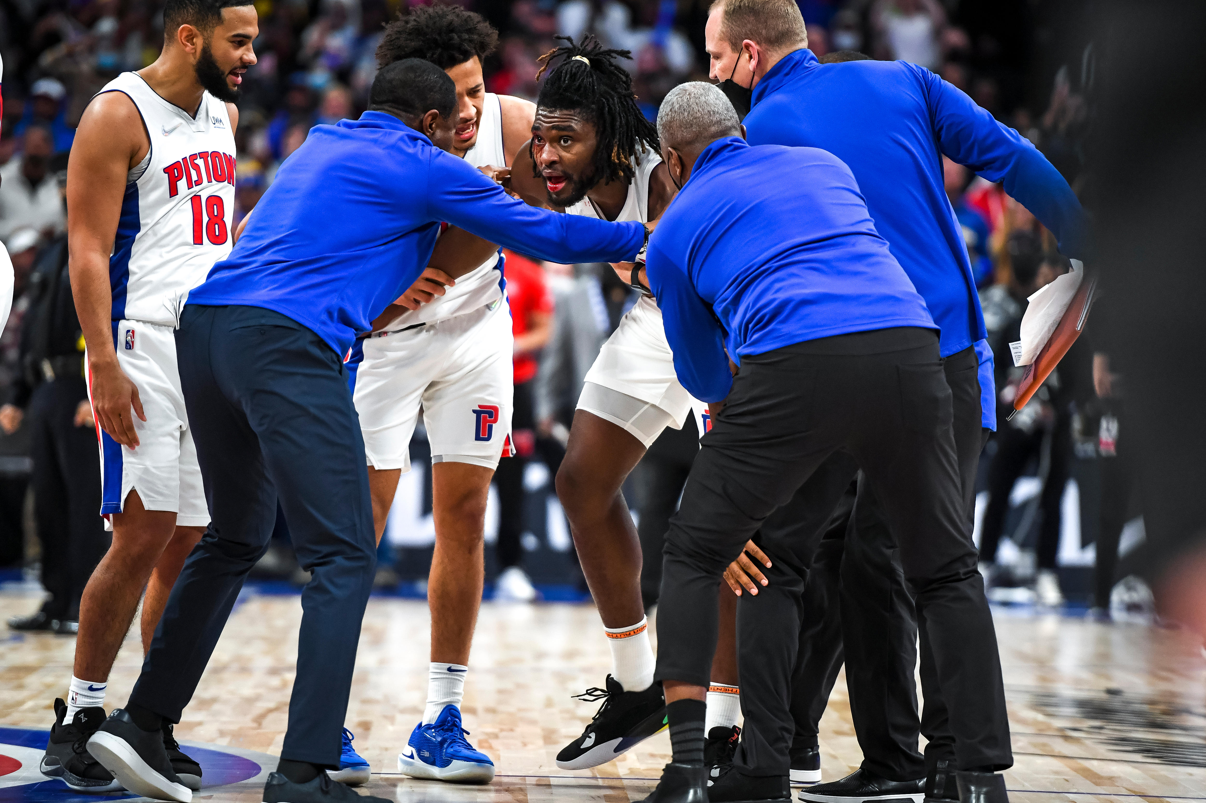 Los Angeles Lakers, Detroit Pistons have on-court melee in NBA as ...