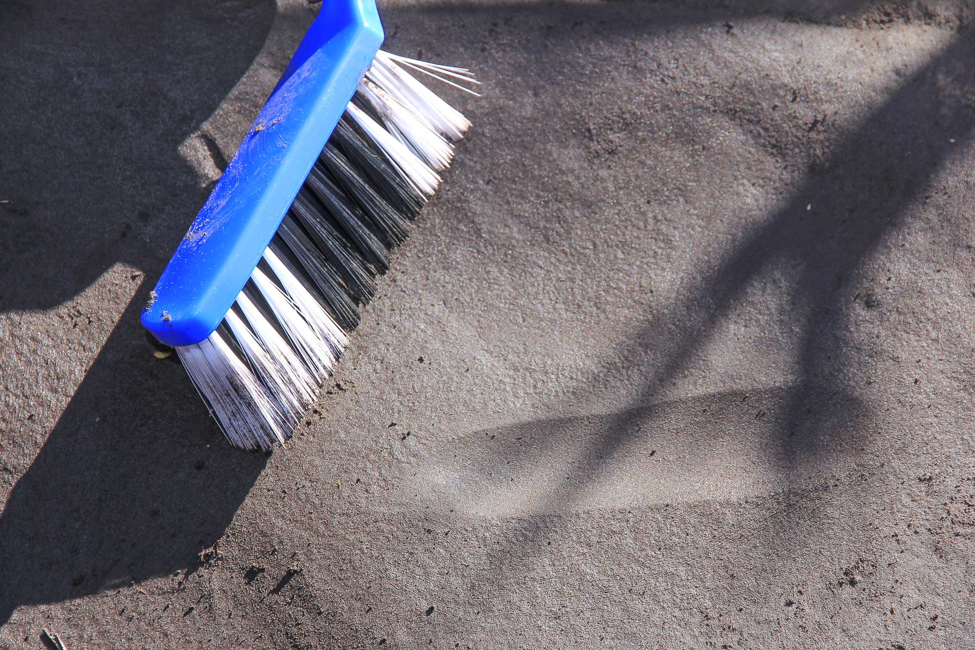 Rock art conservation: Volunteers uncover past of Aboriginal axe head ...