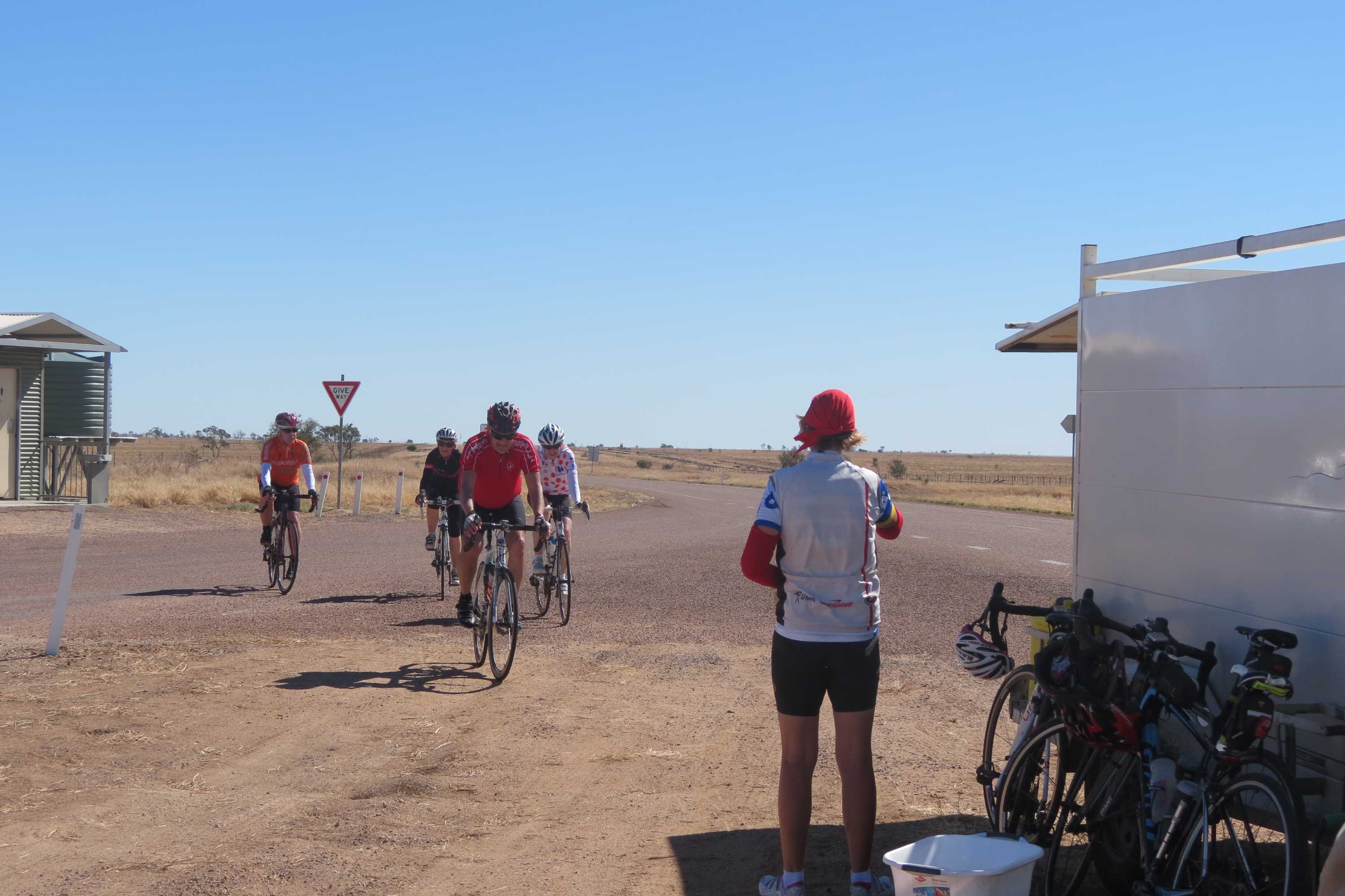Cyclists pedal 1,300km through outback Queensland for riding holiday ...