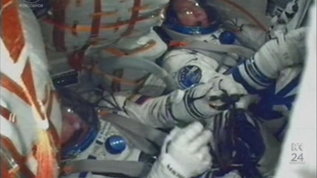 First British astronaut Tim Peake arrives at the International Space ...