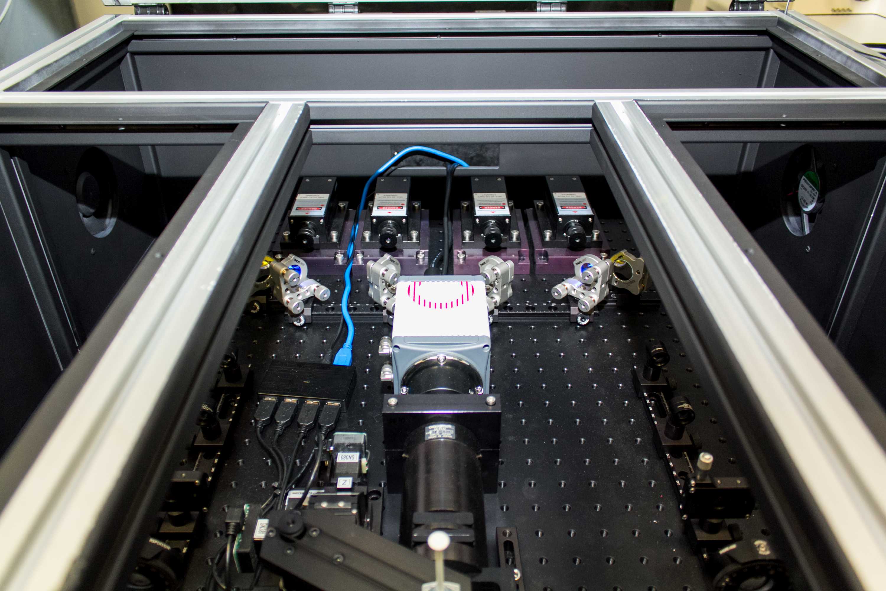 Newcastle researchers hand-build high-tech microscope - ABC News