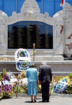 Howard pays his respects at Bali sites - ABC News