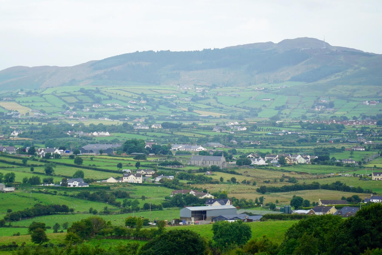Brexit: Irish border towns fear hit to economy, return of 'hard border ...