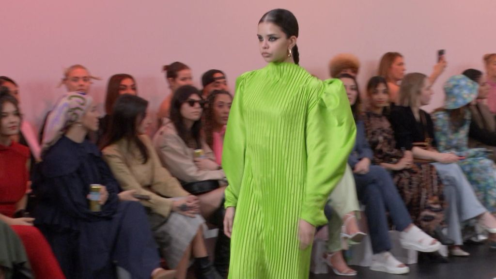 Modest runway debuts in Australian Fashion Week first - ABC News