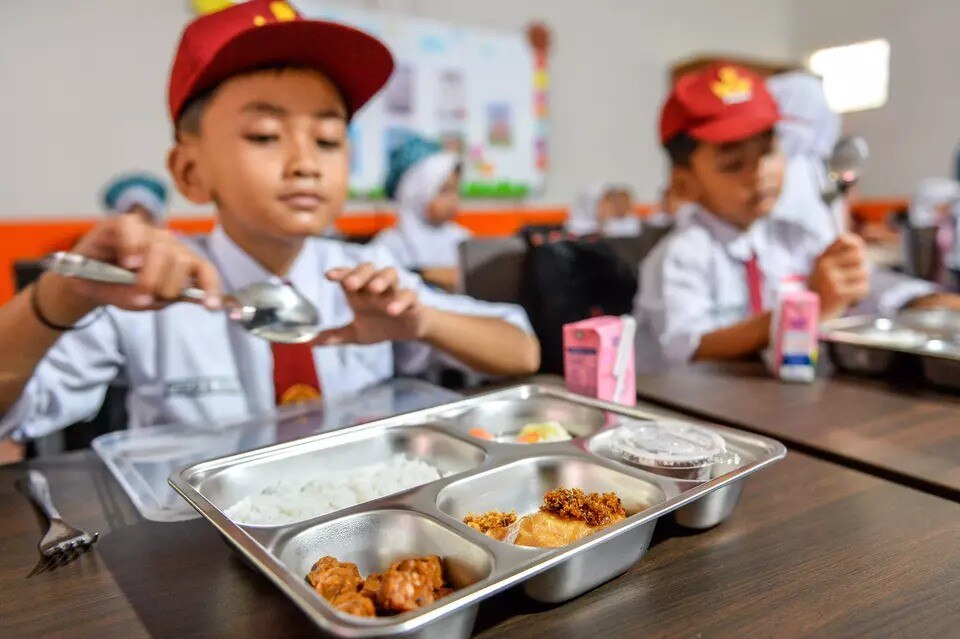 Siswa yang Jadi Korban Keracunan Makanan Program Makan Bergizi Gratis ...