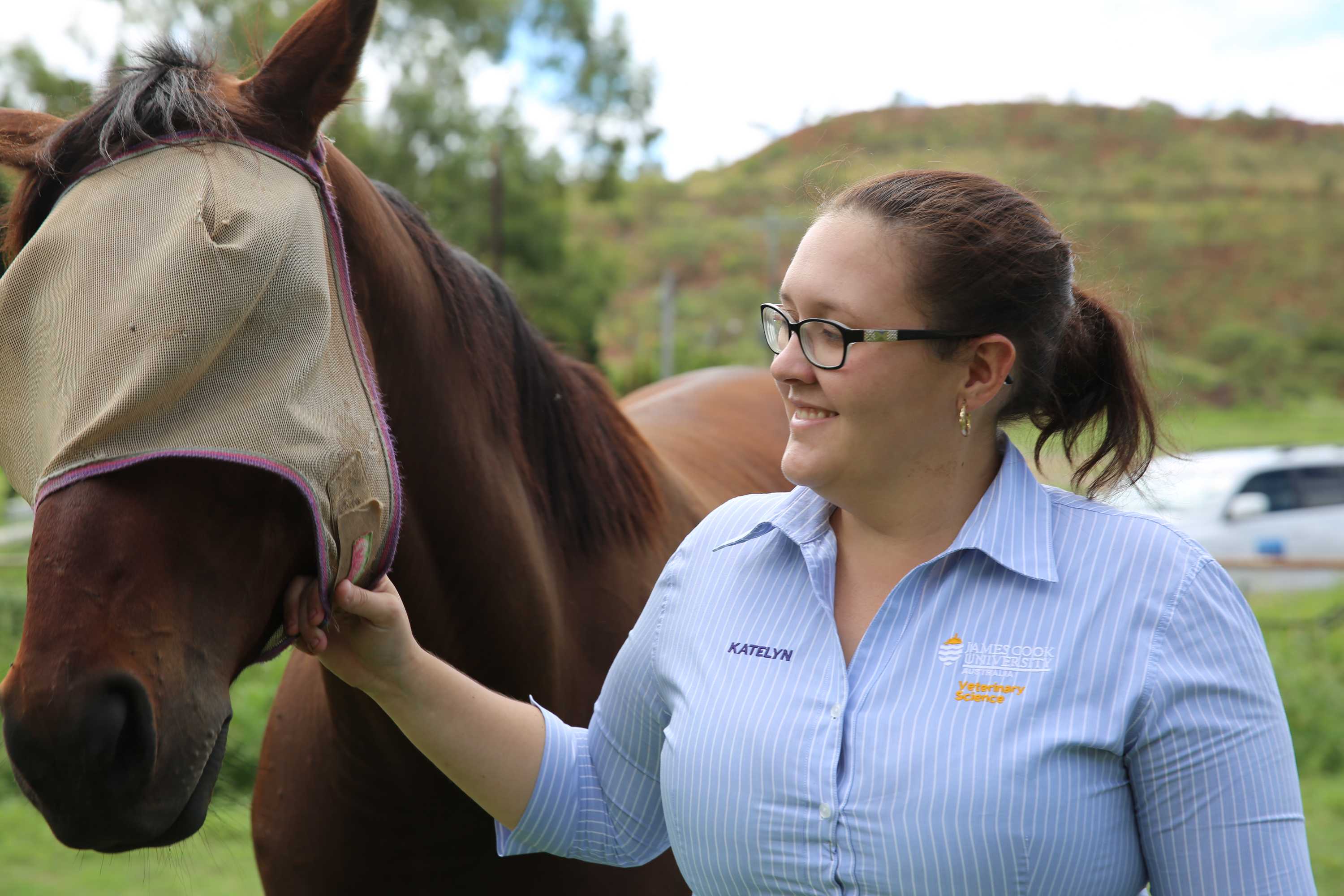Outback vets are looking to interns to help fill shortages - ABC News