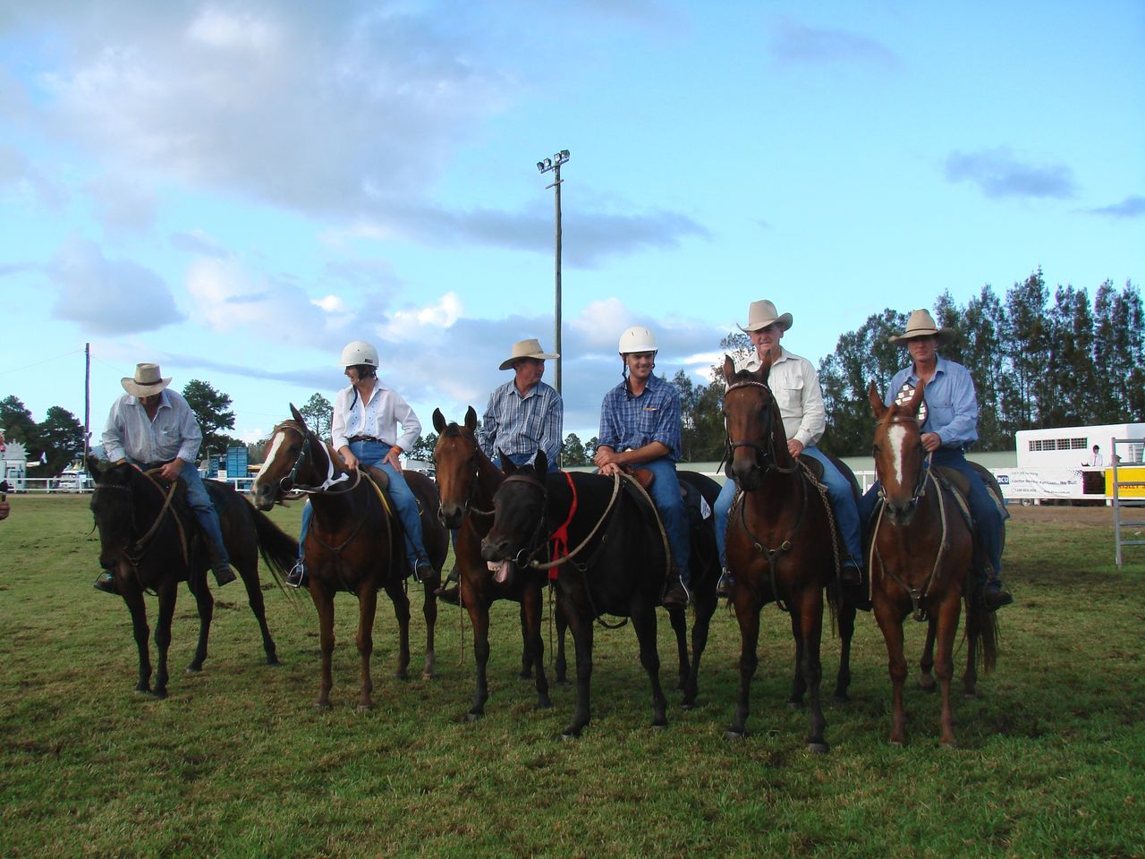 Family campdrafters back on the circuit - ABC News