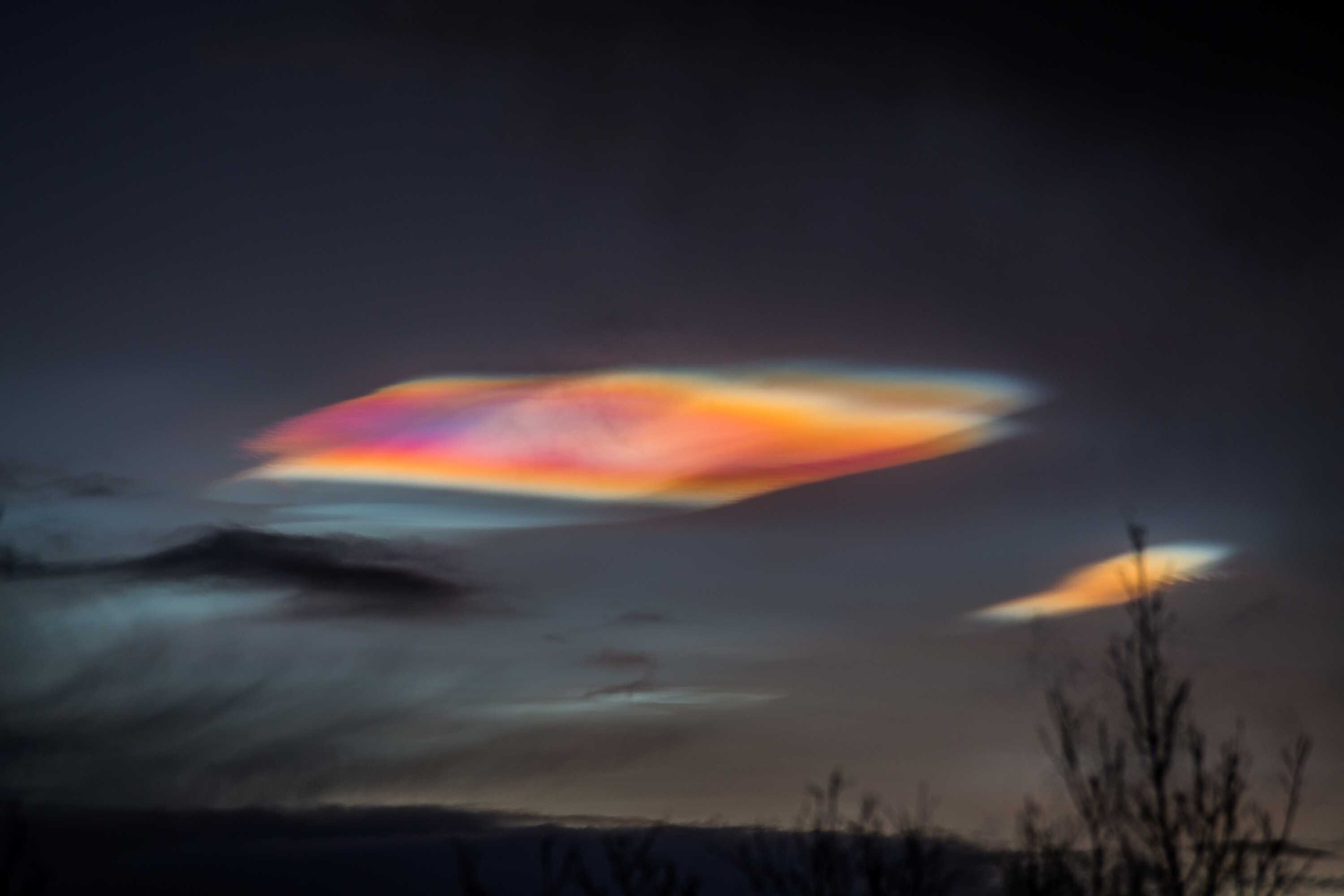 Spectacular polar stratospheric clouds lighting up Norway skies - ABC News