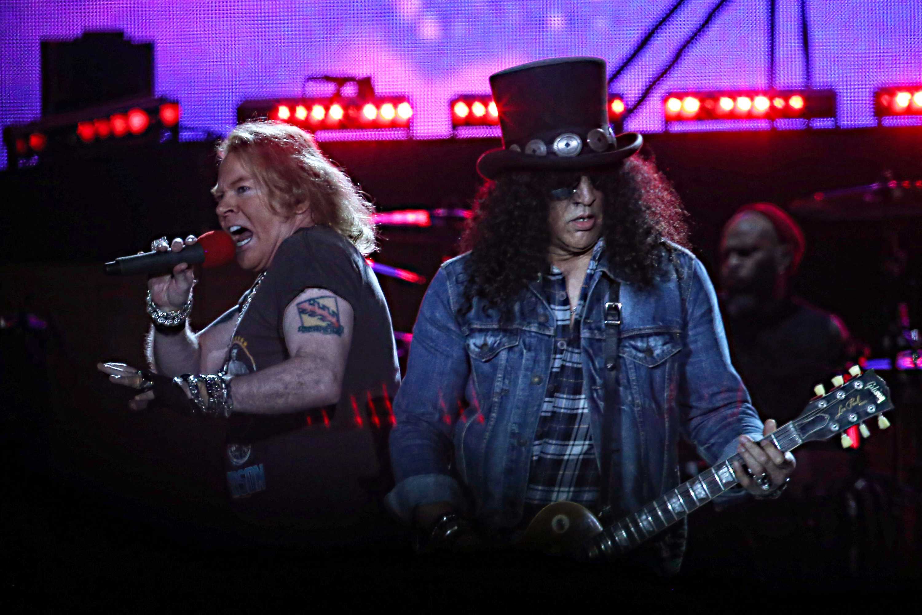 Guns N' Roses booed after confusing Melbourne with Sydney at MCG ...
