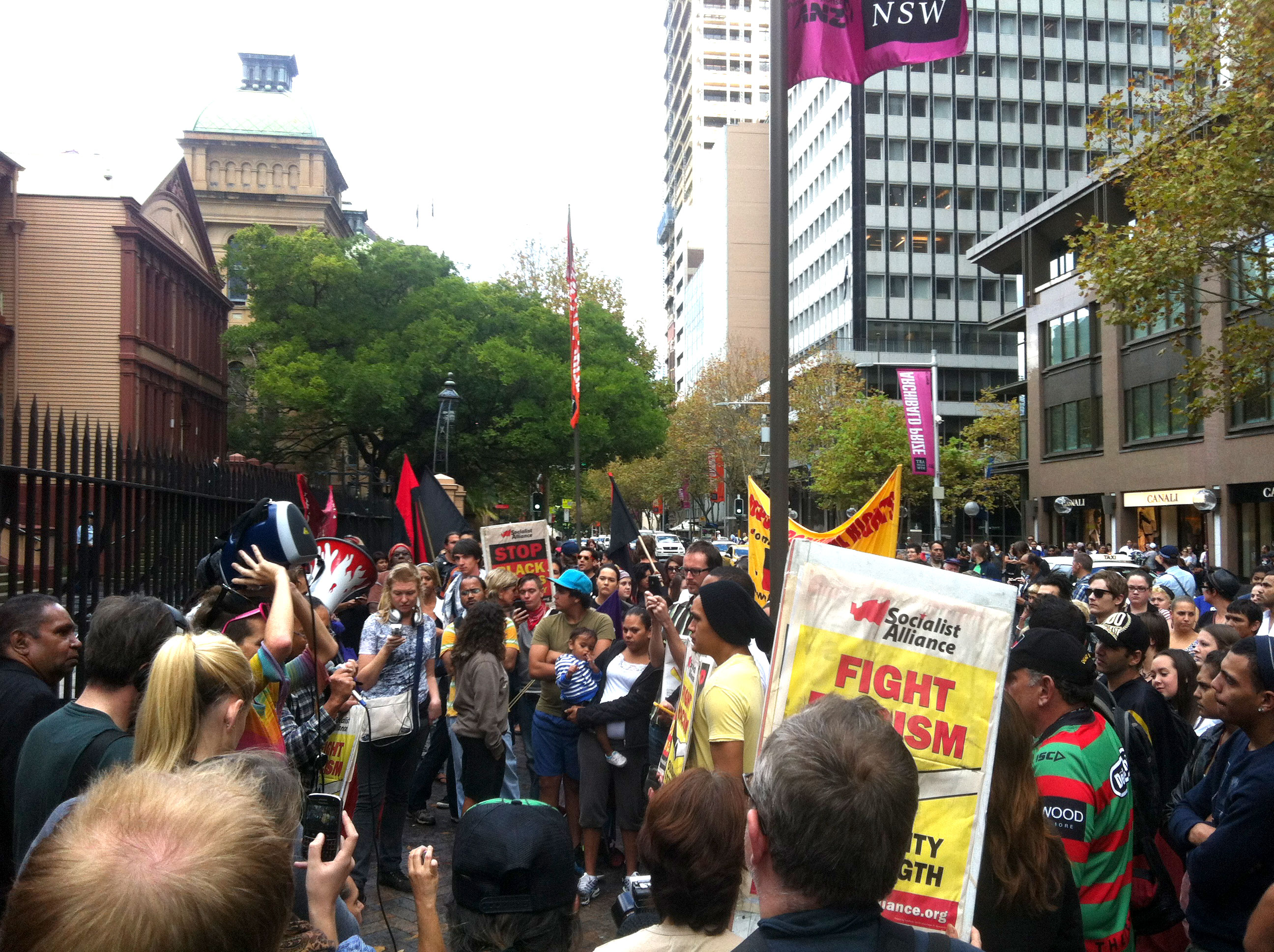 Rally condemns police over Kings Cross shooting - ABC News