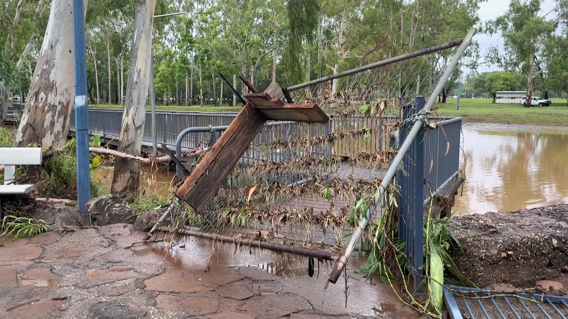 Aftermath of flooding in Clermont, Queensland - ABC News