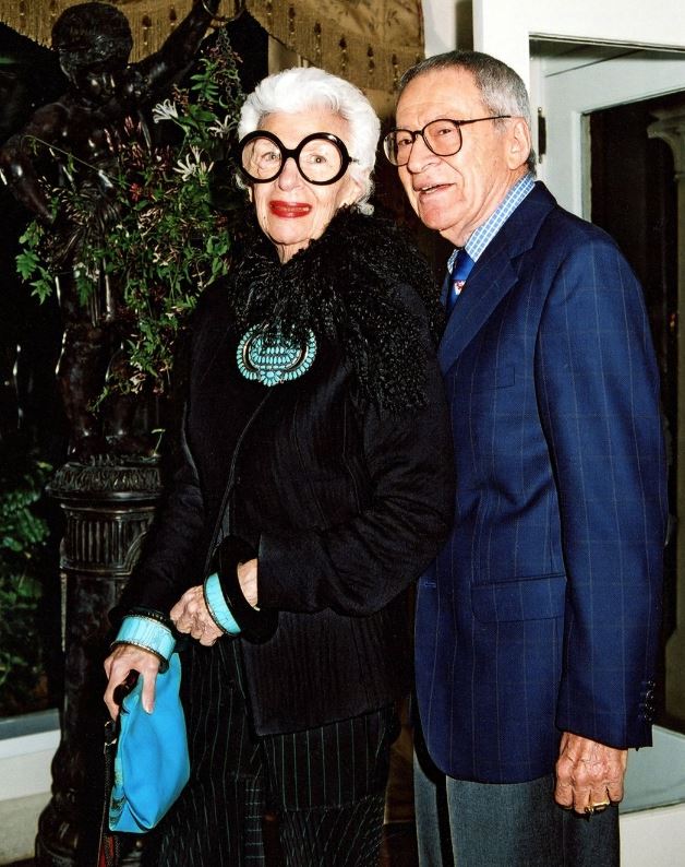 New York designer, fashion icon and 'geriatric starlet' Iris Apfel dies ...