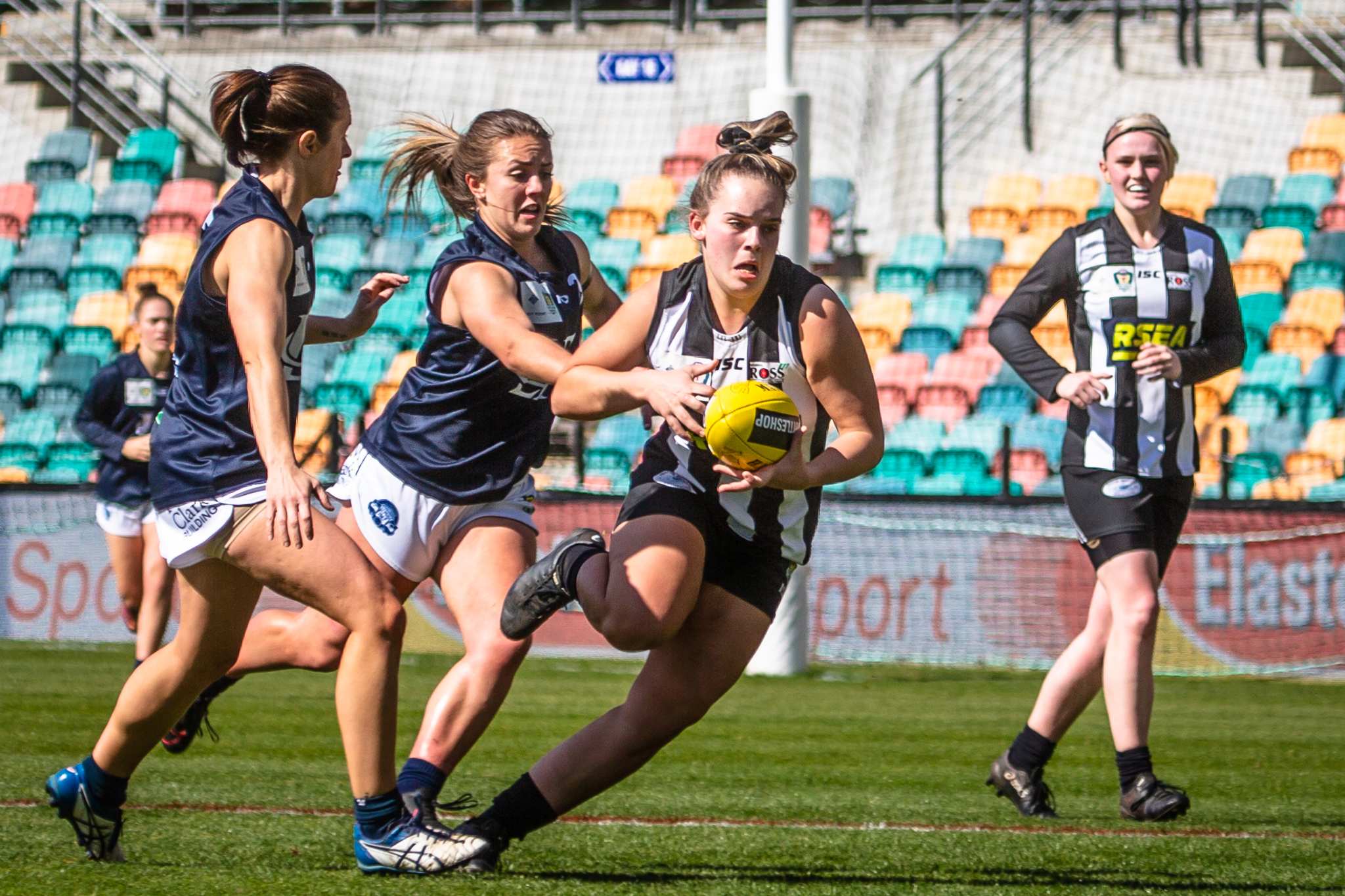 The female footy player kicking goals for Glenorchy - ABC News