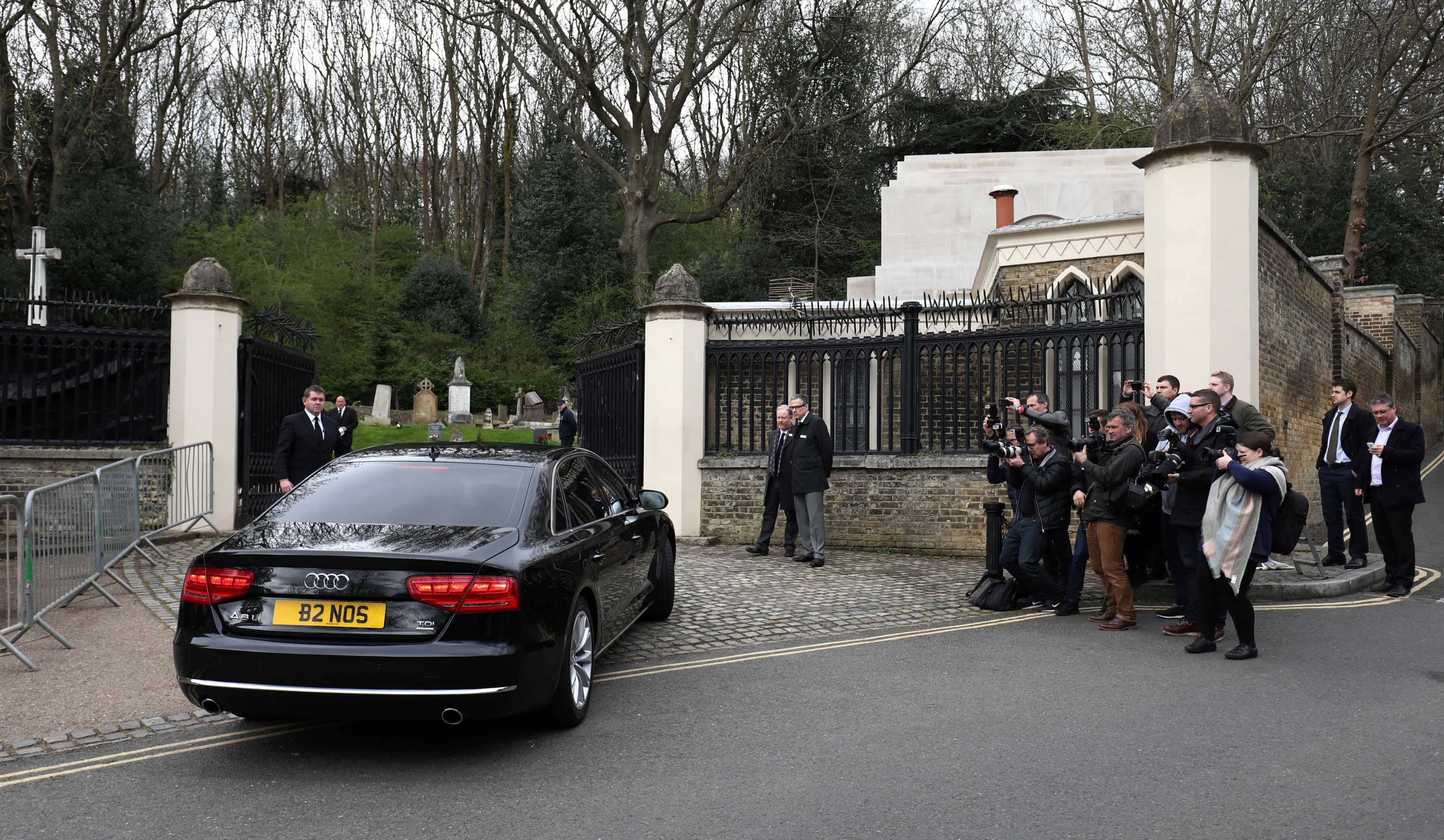 George Michael: Private funeral held for best-selling singer in London ...