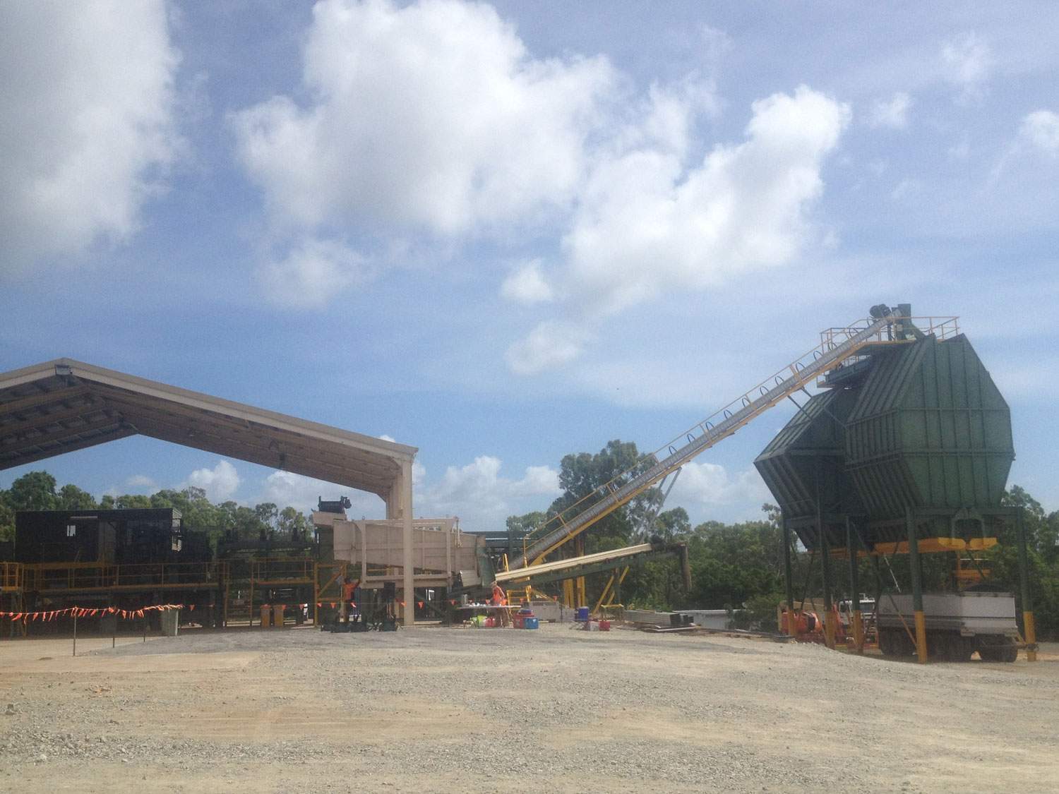 Tas timber company sets up sawmill in central Qld - ABC News