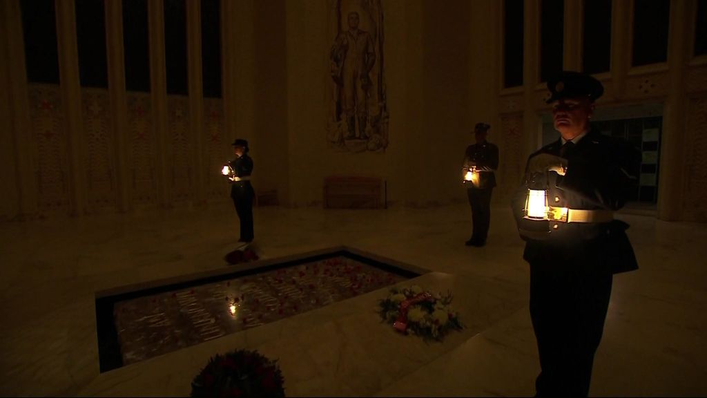 ANZAC Day Dawn service Australian War Memorial - ABC News