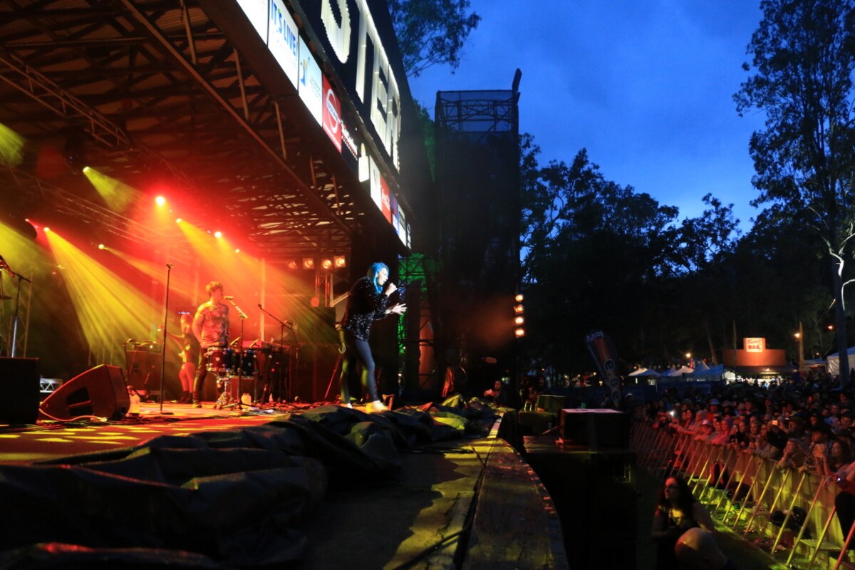 Life on the F1 circuit with doctor Luke Bennett - ABC listen