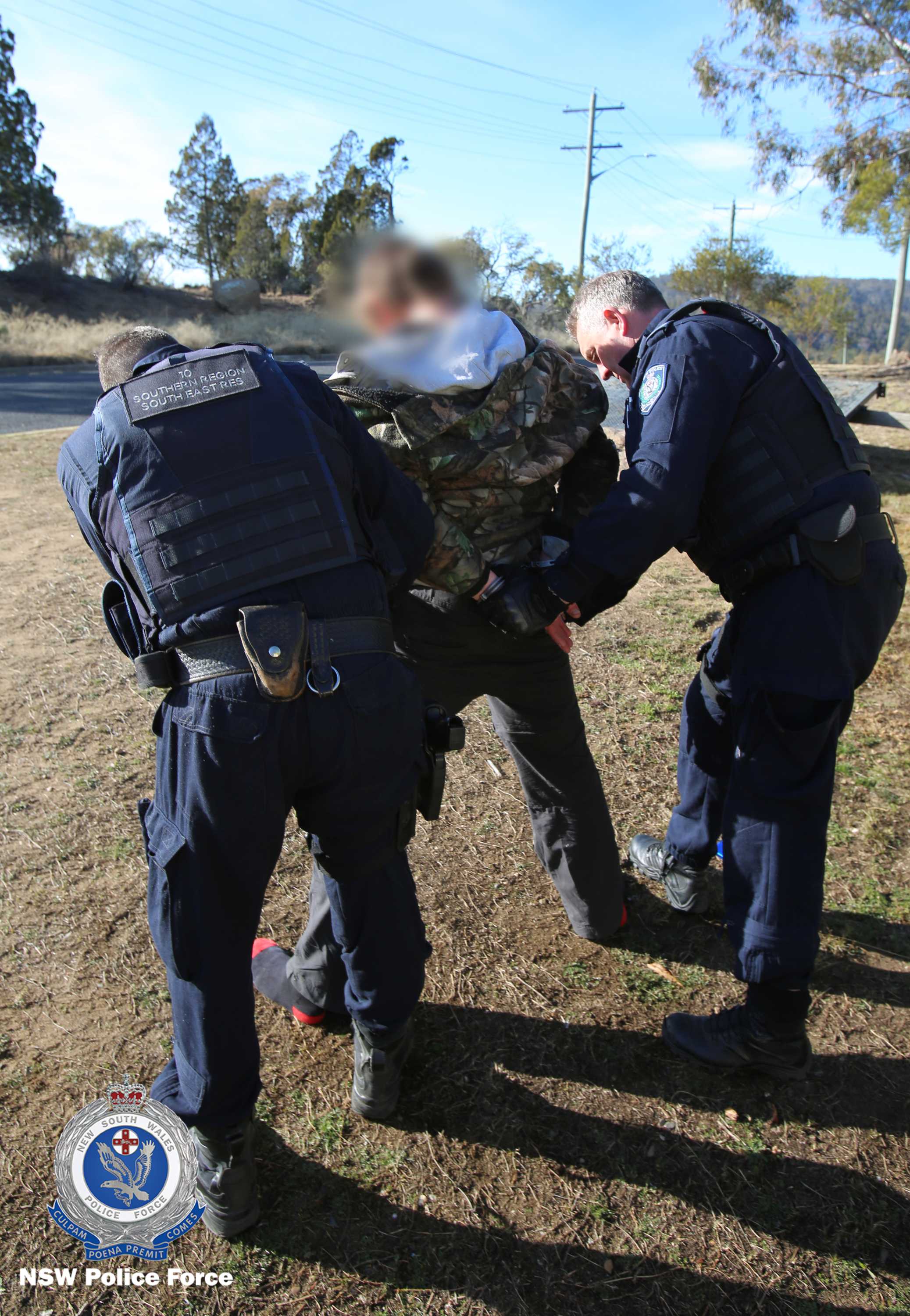 Ten people arrested after police drug bust in Cooma, Queanbeyan - ABC News