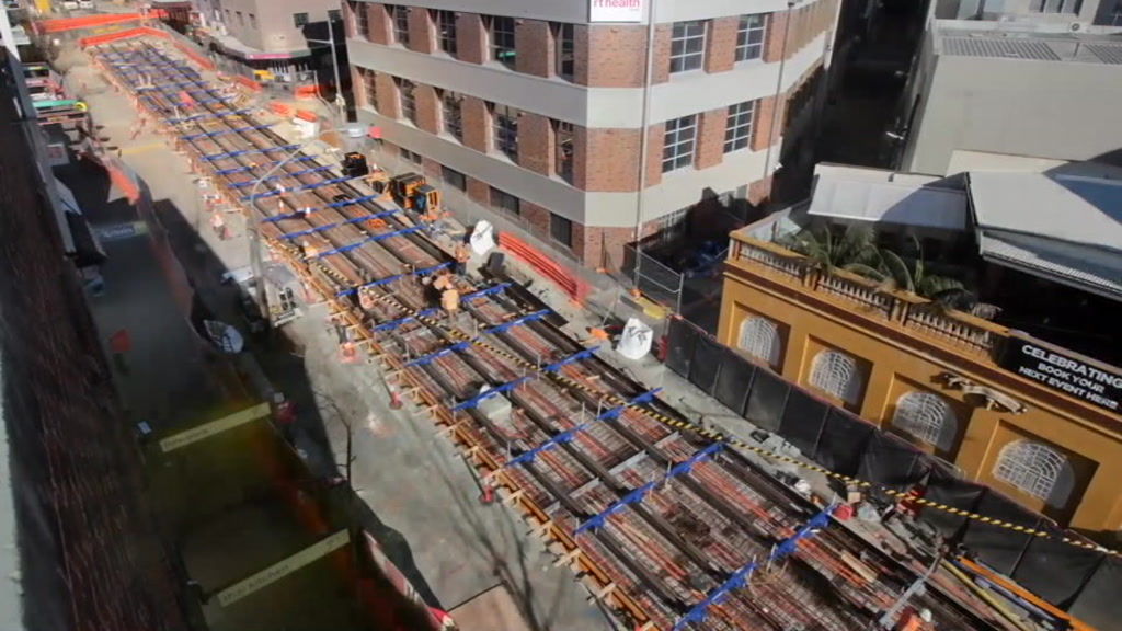 Time-lapse of Sydney Light Rail being built in the CBD - ABC News