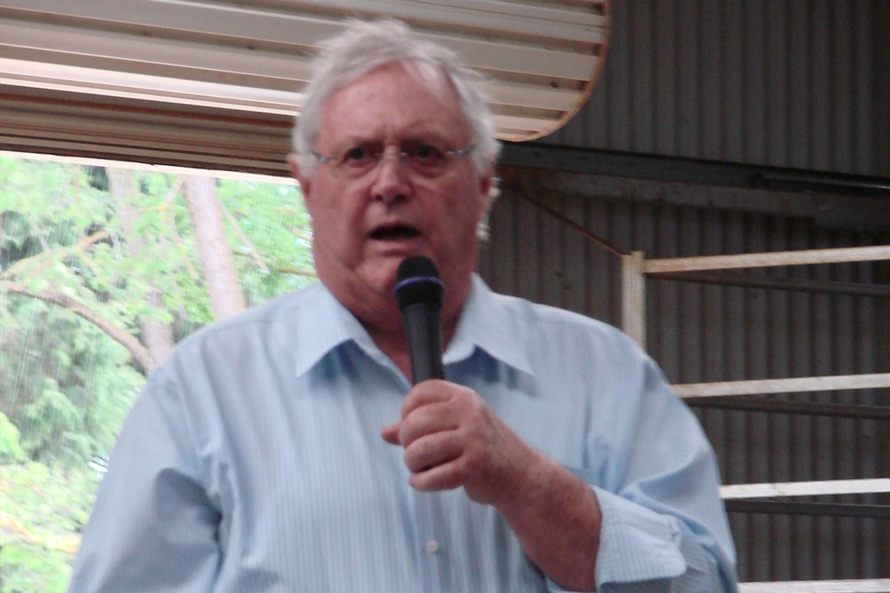 Hammer falls on auctioneer's career after 50 years - ABC News