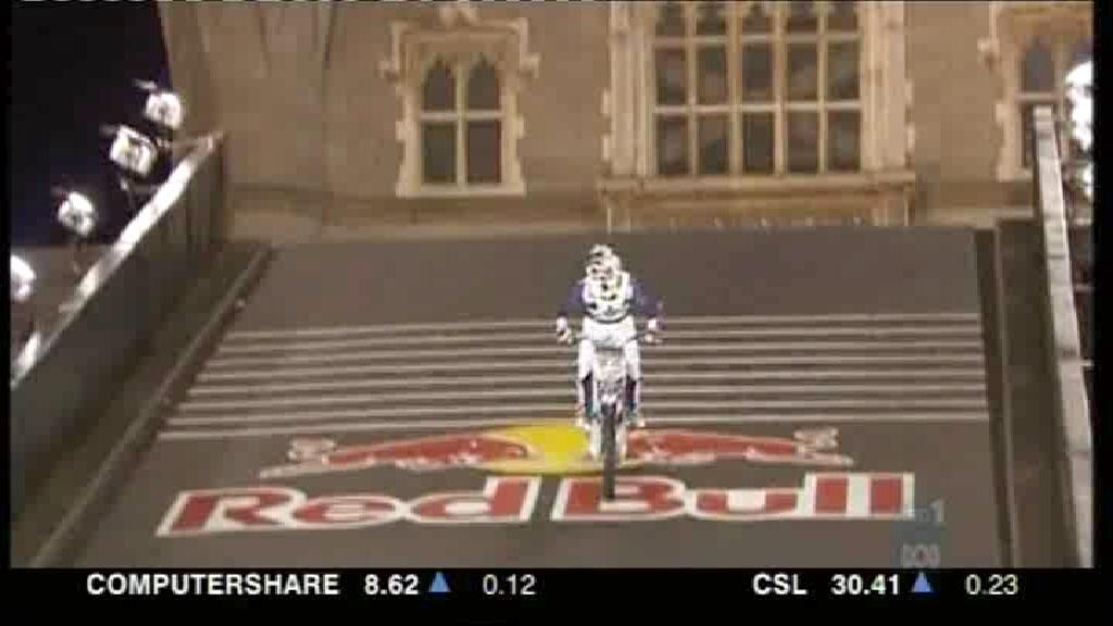 Aussie stuntman jumps Tower Bridge - ABC News