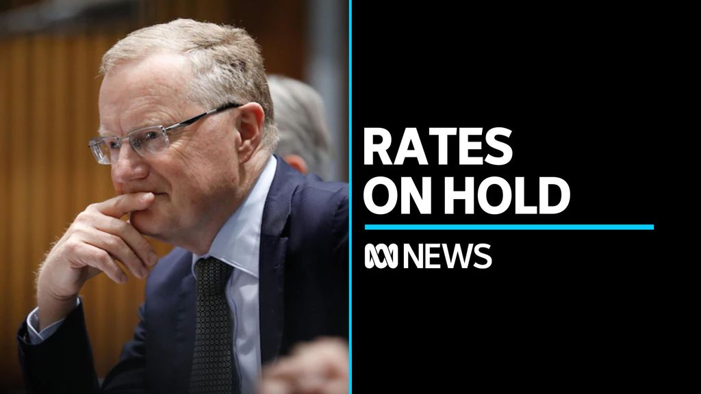 Qantas CEO Alan Joyce brings forward retirement by two months - ABC News