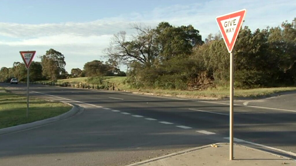 Mother, teenager die in Melbourne crash after Cranbourne East school ...