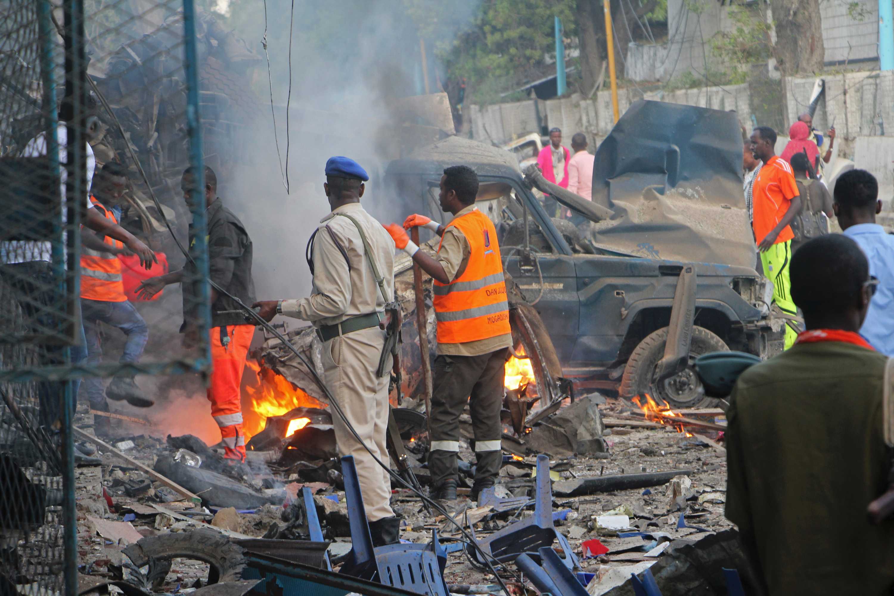 Mogadishu blasts: Car bombs kill at least 29 in Somali capital - ABC News