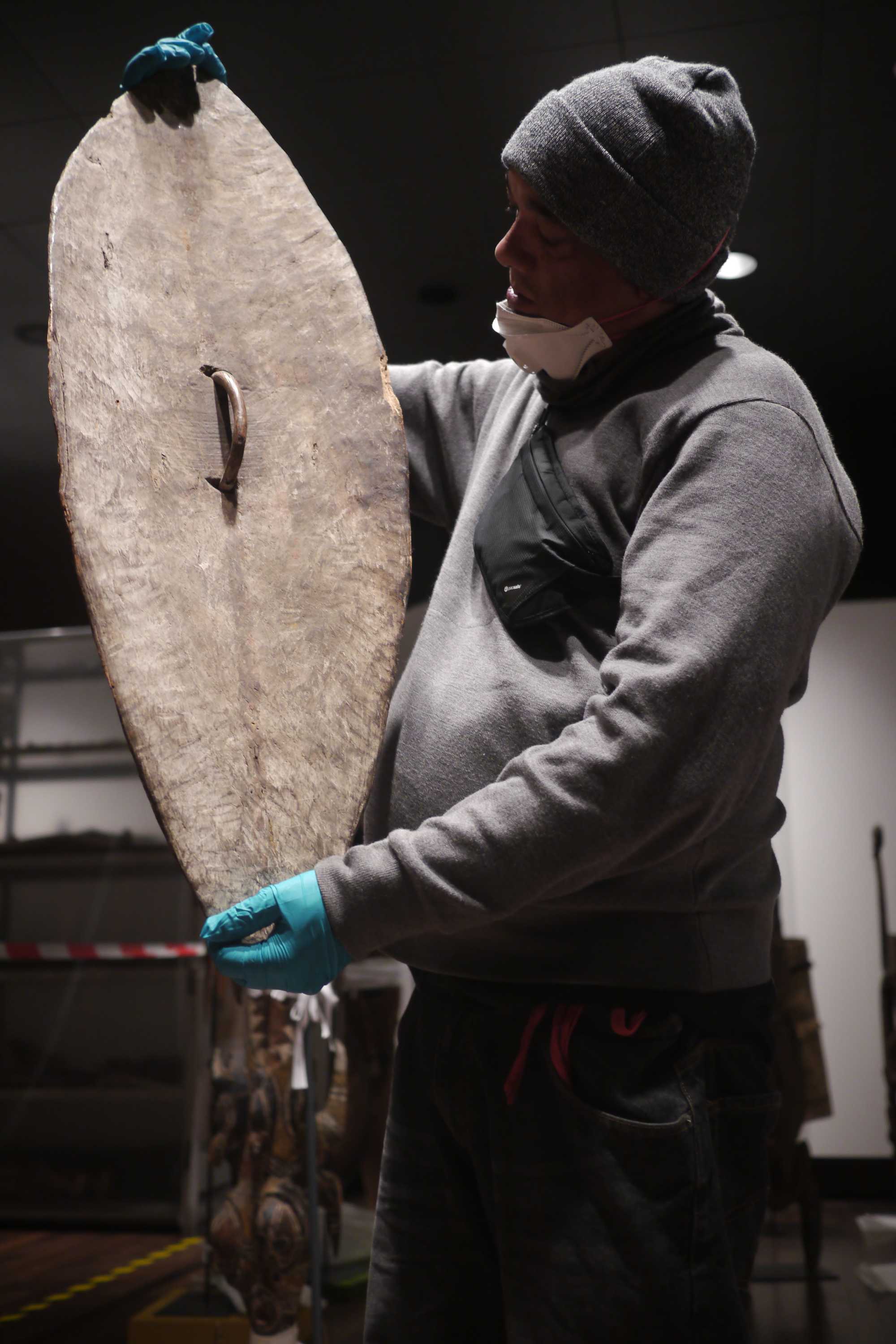 Rodney Kelly uncovers Gweagal Aboriginal shield and boomerang in shock ...