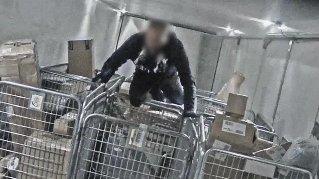 Thieves filmed in 80kph highway heist on PostNord truck in Sweden - ABC ...