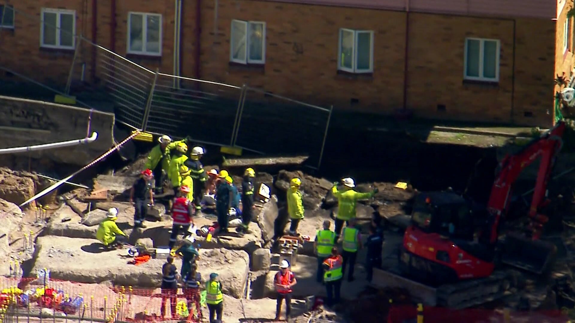 West End wall collapses - ABC News
