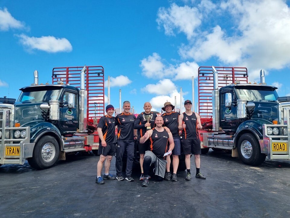 Mount Gambier truck pull team drag Kenworth A-double truck to victory ...