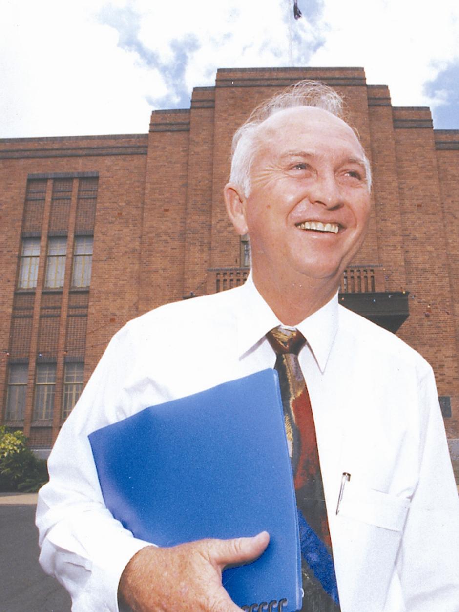 Ex-mayor Jim McRae dies - ABC News