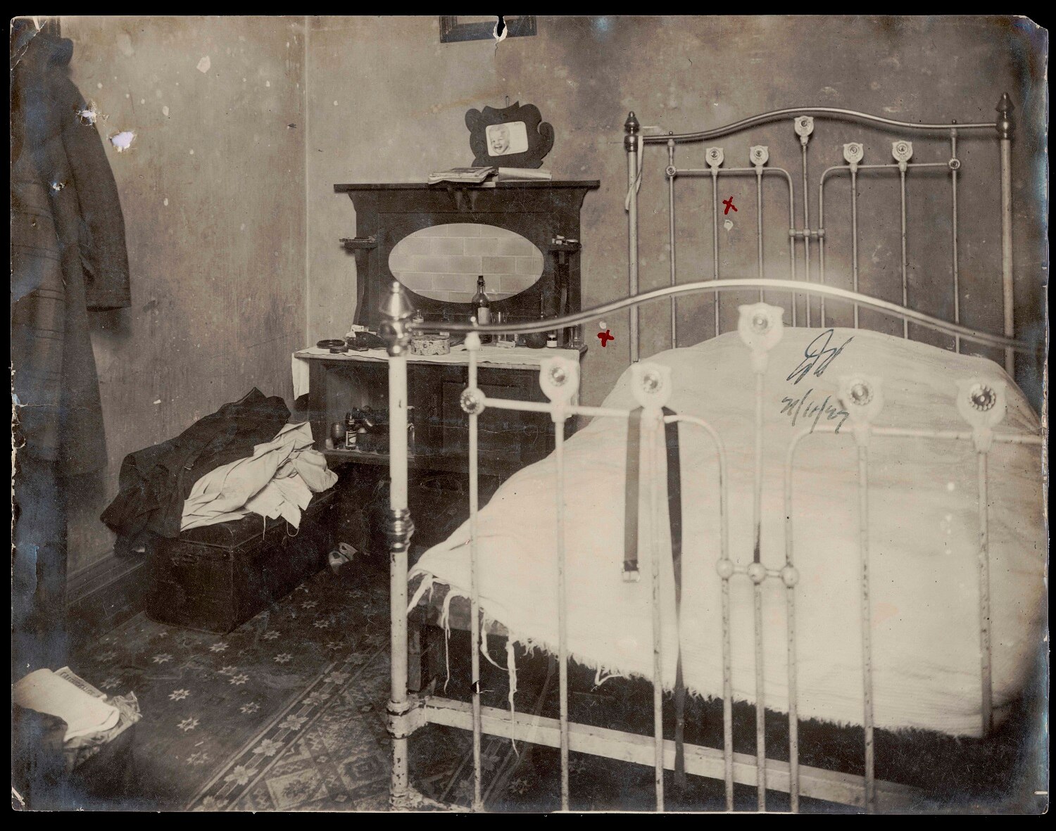 Melbourne gangster Squizzy Taylor died after a shootout in Carlton ...