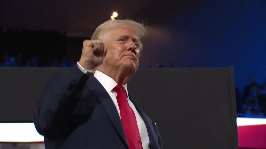 Donald Trump arrives at Republican National Convention to enthusiastic ...