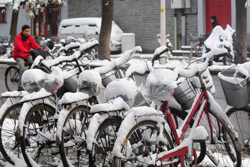 Artificial snowstorm brings chaos to Beijing - ABC News