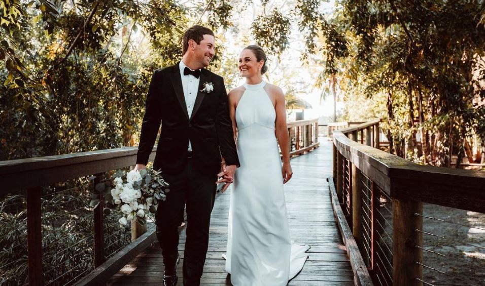 Australian tennis great Ash Barty announces birth of first child - ABC News