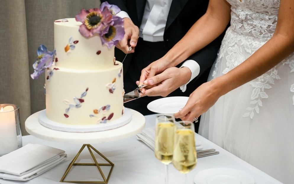 Till death by guest list do us part: Aussie couples opting for micro ...