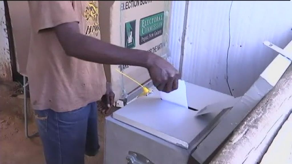 Arthur Somare loses seat in PNG election - ABC News