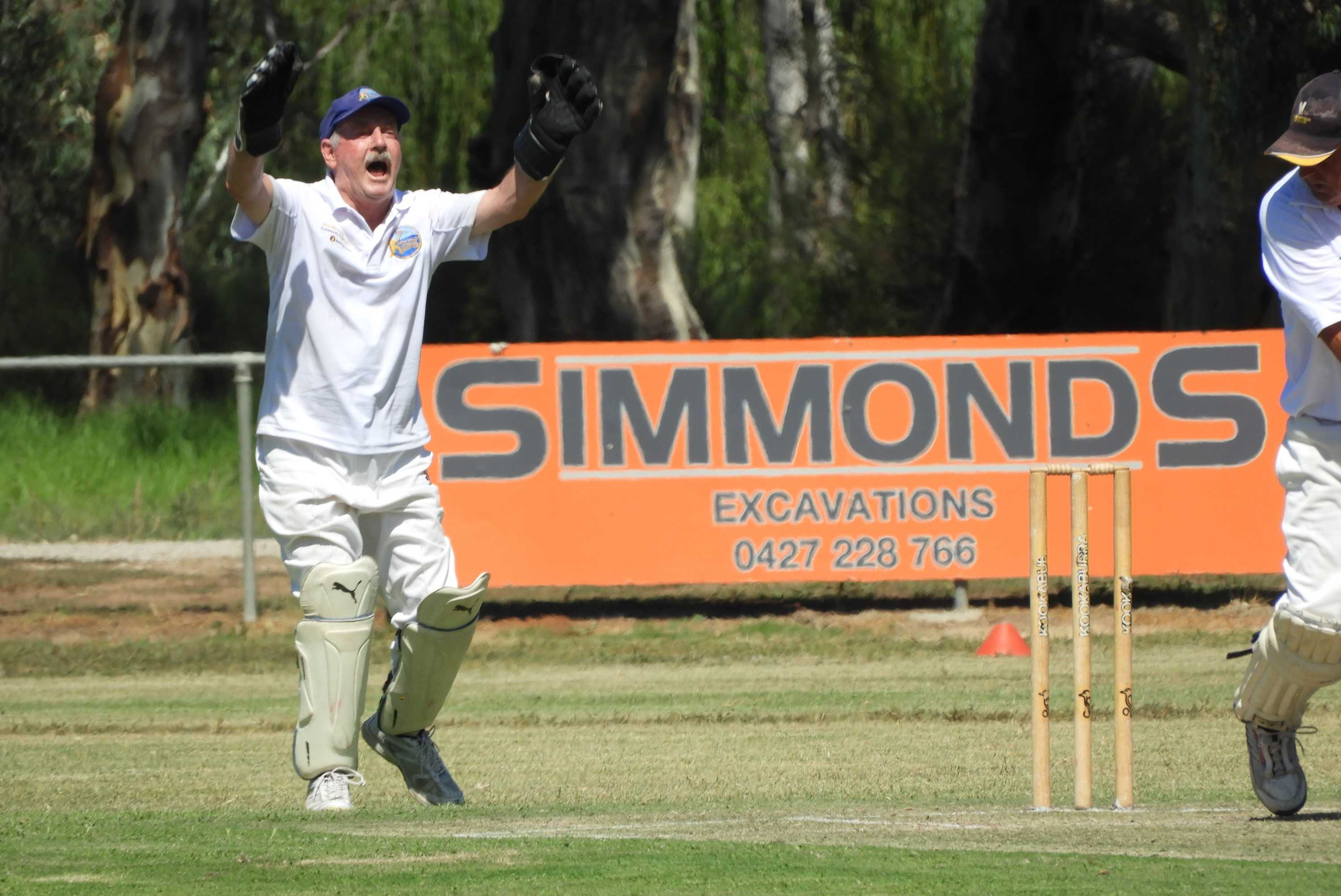 Age is just a number at 500-strong veterans cricket carnival in Echuca ...