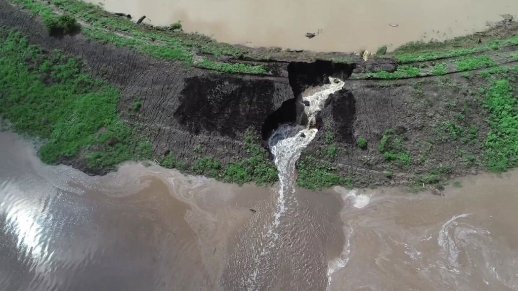 Leaking dam still at risk of failing - ABC News