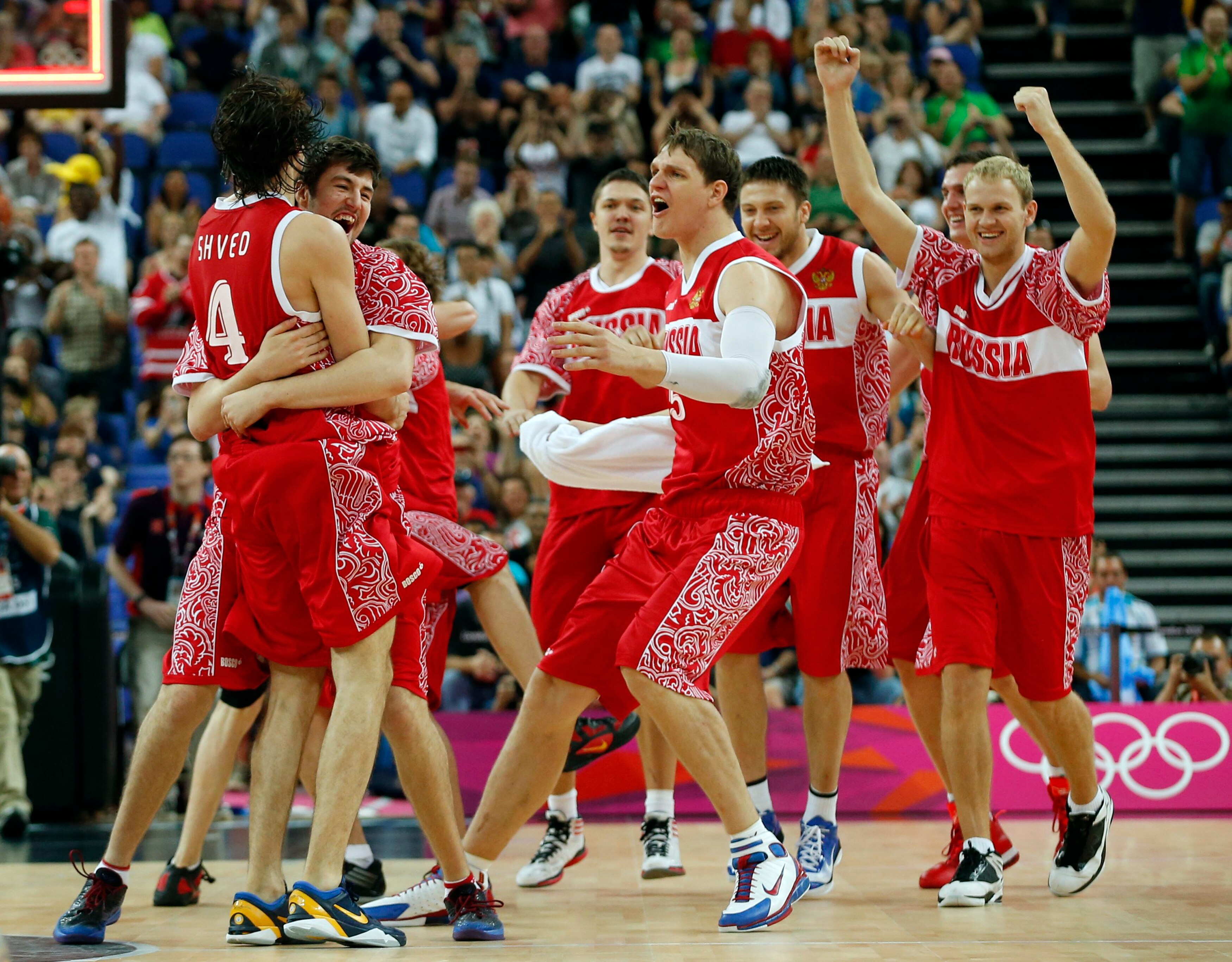 Russians take basketball bronze in thriller - ABC News