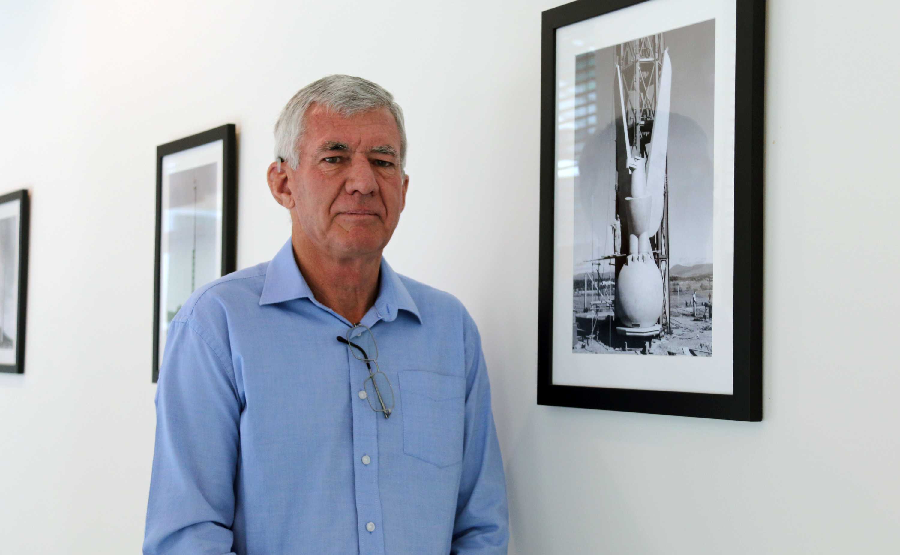 How did they put the eagle on top of the Australian-American memorial ...